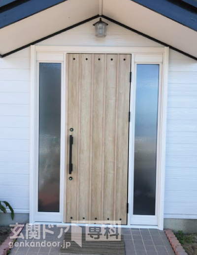 兵庫県 淡路市 YKKAPドアリモ N09型 両袖FIX シナモンオーク色 | YKKAP玄関ドア交換・リフォーム専門店 玄関ドア専科