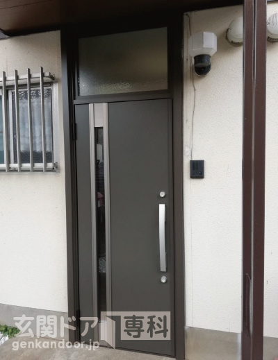 玄関ドア施工例 神奈川県 座間市 LIXILリシェント3 M78型 片開ランマ付 オータムブラウン色 | YKKAP玄関ドア交換・リフォーム専門店 玄関ドア専科