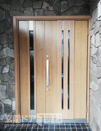 玄関ドア施工例 東京都 日野市 LIXIL リシェント3 K4断熱仕様 M27型 親子 クリエラスク色 | YKKAP玄関ドア交換・リフォーム専門店 玄関ドア専科