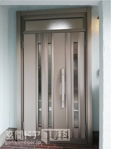 東京都 北区 LIXILリシェント3 G77型 親子ランマ付 電池錠 シャイングレー色 | YKKAP玄関ドア交換・リフォーム専門店 玄関ドア専科