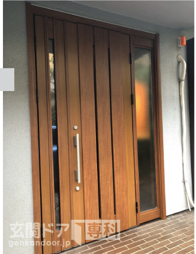 東京都 世田谷区 YKKAP ドアリモ断熱仕様 N10型 片袖親子 キャラメルチーク色 | YKKAP玄関ドア交換・リフォーム専門店 玄関ドア専科
