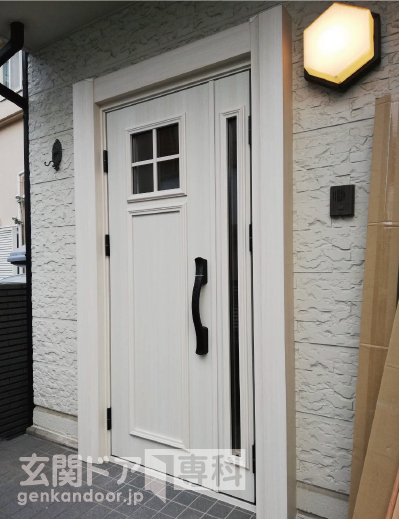 玄関ドア施工例 神奈川県 川崎市 YKKAPドアリモD4断熱仕様 E04型 親子 電気錠 バニラウォールナット色 | YKKAP玄関ドア交換・リフォーム専門店 玄関ドア専科