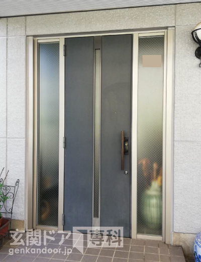 玄関ドア施工例 東京都 足立区 LIXILリシェント G77型 両袖FIX 電池錠 マットブラック色 | YKKAP玄関ドア交換・リフォーム専門店 玄関ドア専科