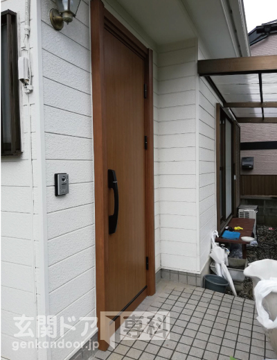 東京都 小平市 YKKAPドアリモ玄関ドア D4断熱仕様 C10型 片開 電池錠 キャラメルチーク色 | YKKAP玄関ドア交換・リフォーム専門店 玄関ドア専科