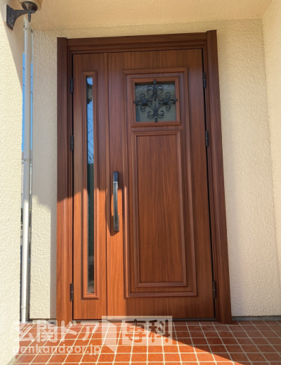 千葉県 習志野市 YKKAPドアリモ D4断熱仕様 E03型 親子 電池錠 ダージリンウォールナット色 | YKKAP玄関ドア交換・リフォーム専門店 玄関ドア専科