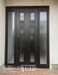 埼玉県 さいたま市 YKKAPドアリモ S02型 両袖FIX カームブラック色 | YKKAP玄関ドア交換・リフォーム専門店 玄関ドア専科