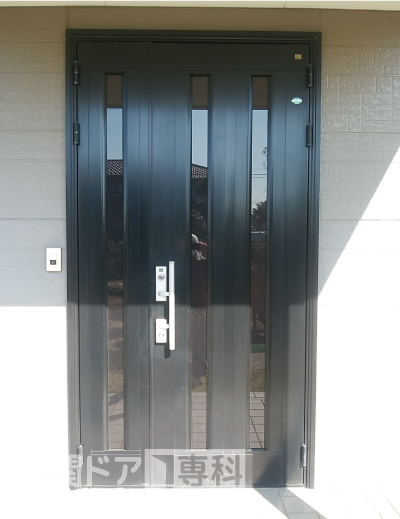 玄関ドア施工例 茨城県 神栖市 YKKAP ドアリモD4断熱仕様 F05型 親子 電池錠 桑炭色 | YKKAP玄関ドア交換・リフォーム専門店 玄関ドア専科