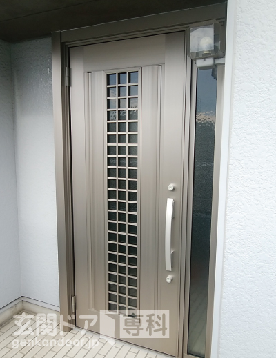 玄関ドア施工例 茨城県 笠間市 LIXIL アルミ仕様 C20N 片開 シャイングレー色 | YKKAP玄関ドア交換・リフォーム専門店 玄関ドア専科
