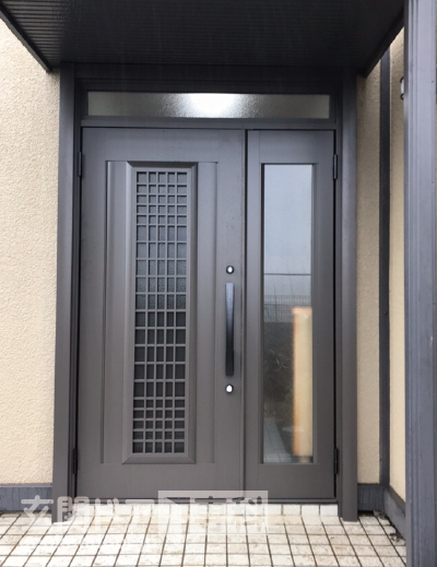 玄関ドア施工例 群馬県 太田市 LIXILリシェント3 C20N 親子ランマ付 オータムブラウン色 | YKKAP玄関ドア交換・リフォーム専門店 玄関ドア専科