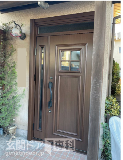 玄関ドア施工例 静岡県 富士市 YKKAPドアリモ D4断熱仕様 E04型 親子 ショコラウォールナット色 | YKKAP玄関ドア交換・リフォーム専門店 玄関ドア専科